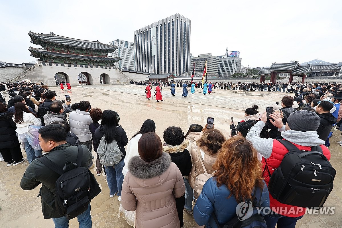 휴일 경복궁 인파 연합뉴스