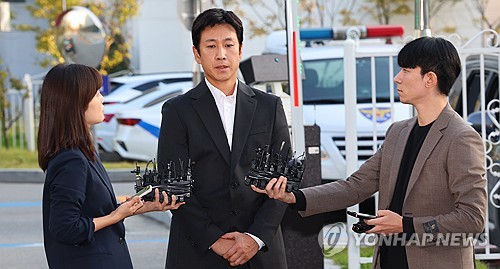 (LEAD) Actor Lee Sun-kyun grilled over drug use suspicions | Yonhap News Agency