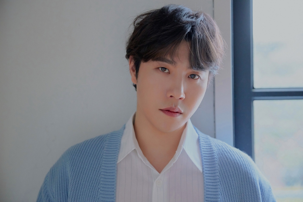 '빅히트 1호 가수' 이현 재계약…14년 동행 이어간다 | 연합뉴스