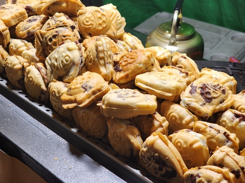 고물가에 쪼그라든 먹거리 인심…붕어빵도 '미니' 대세 | 연합뉴스