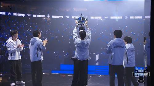 페이커 또다시 빛났다…T1, BLG 꺾고 롤드컵 'V5' 달성(종합)