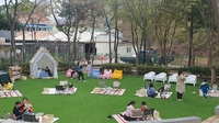텐트·캠핑의자에 서가까지…울산에 생긴 '특별한 독서공간'