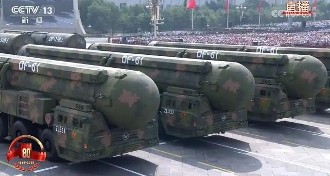 [中전승절] '고체 ICBM' DF-61 열병식 첫선…핵 3축 체계도 공개(종합) | 연합뉴스