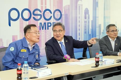 El canciller visita una fábrica de POSCO en México | AGENCIA DE NOTICIAS YONHAP