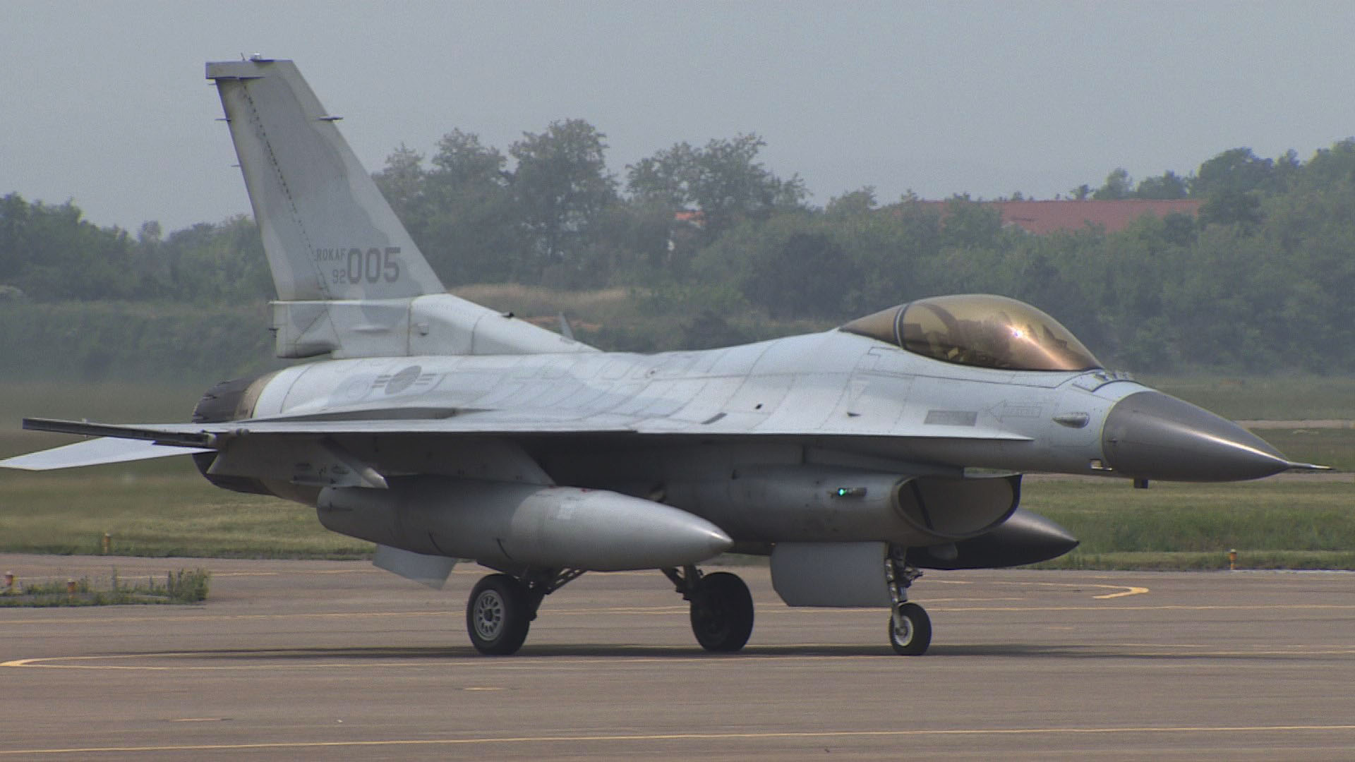 충남 서산서 공군 전투기 KF-16 추락…조종사 비상탈출 | 연합뉴스