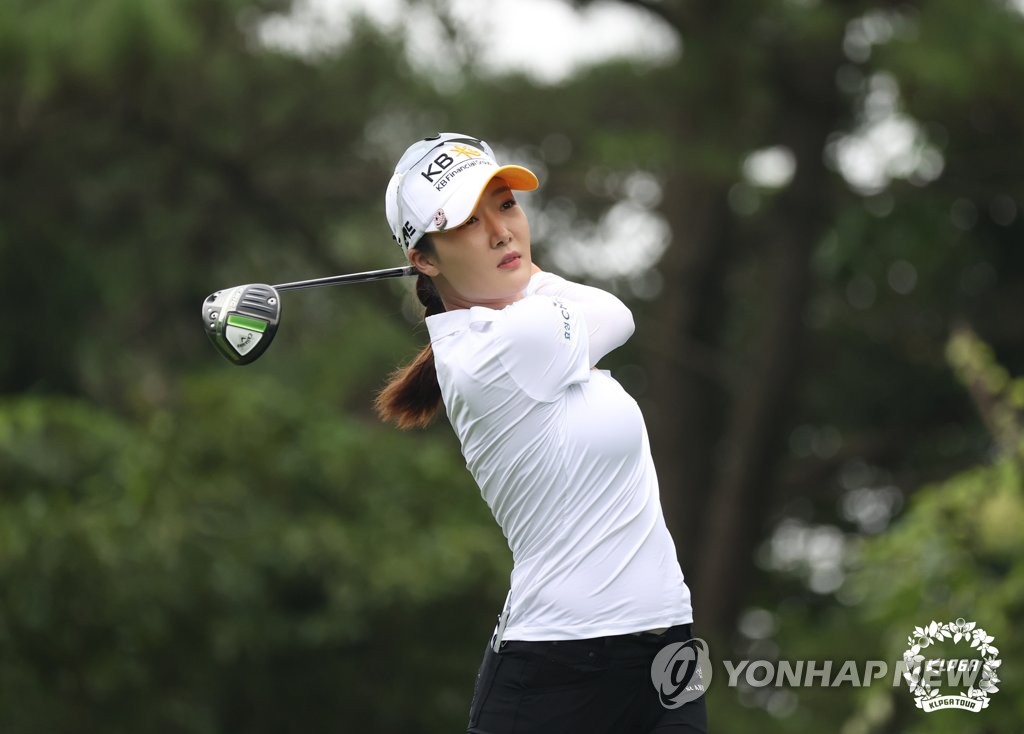 티샷하는 오지현 | 연합뉴스