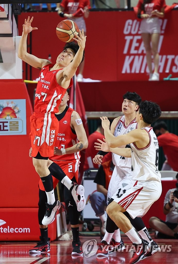 Basketball: Seoul SK Knights vs. Anyang KGC | Yonhap News Agency