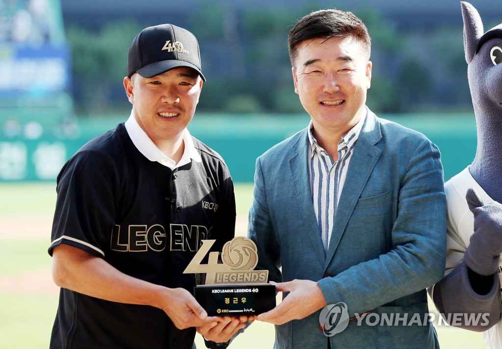 KBO 레전드 40인에 선정된 정근우 | 연합뉴스