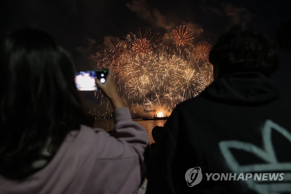 아름다운 불꽃 밤하늘 연합뉴스