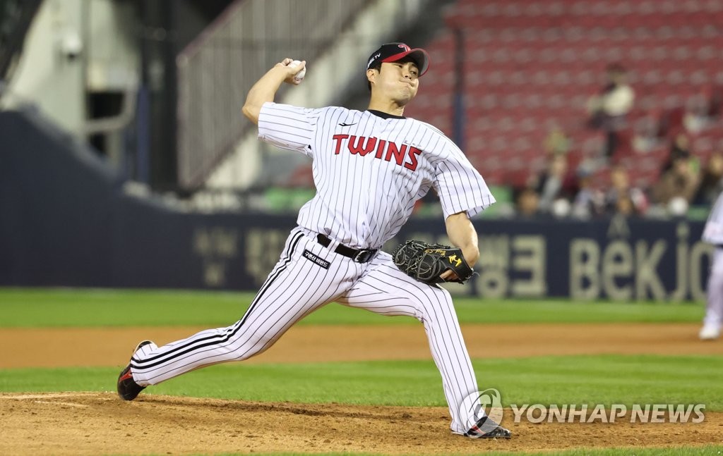 Baseball: LG Twins vs. KT Wiz | Yonhap News Agency