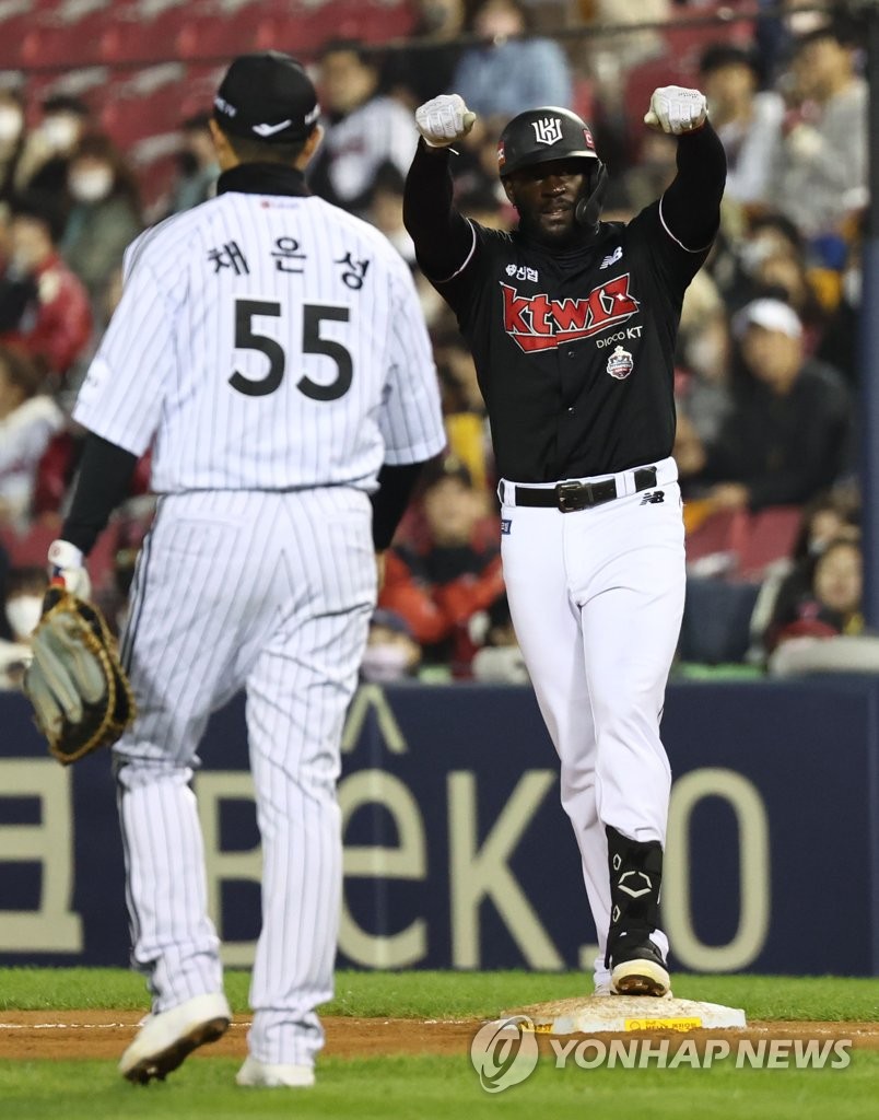 Baseball: LG Twins vs. KT Wiz | Yonhap News Agency