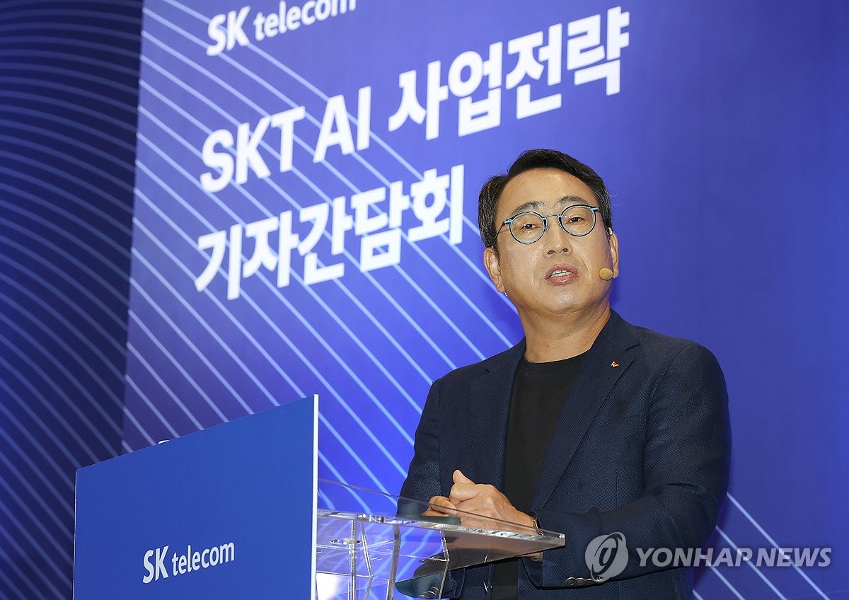 SKT, AI 투자비중 3배로 늘린다…'에이닷' 정식출시 | 연합뉴스