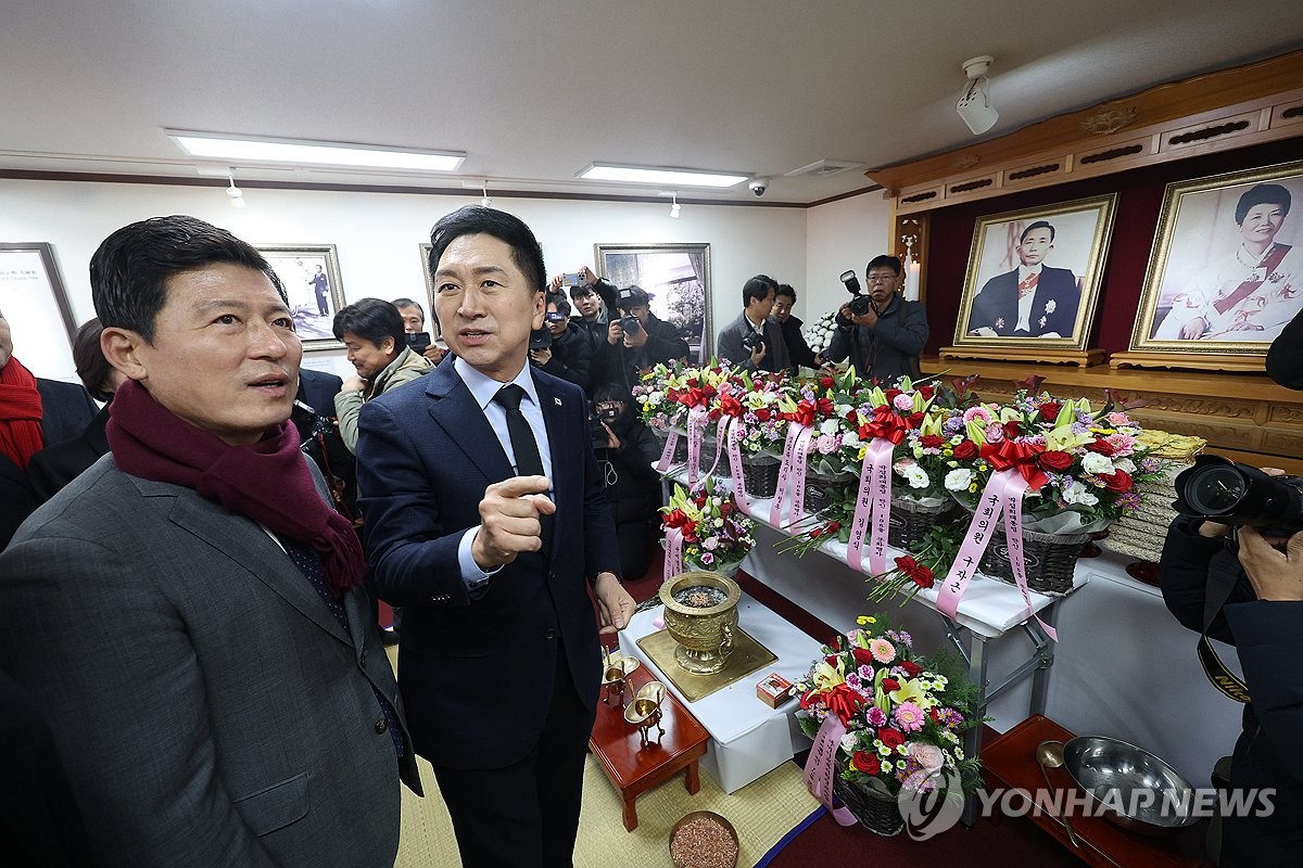 김기현 대표 박정희 전 대통령 생가 방문 연합뉴스