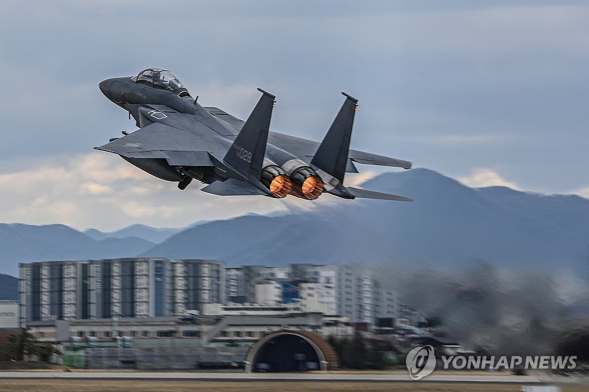 이륙하는 F-15K | 연합뉴스