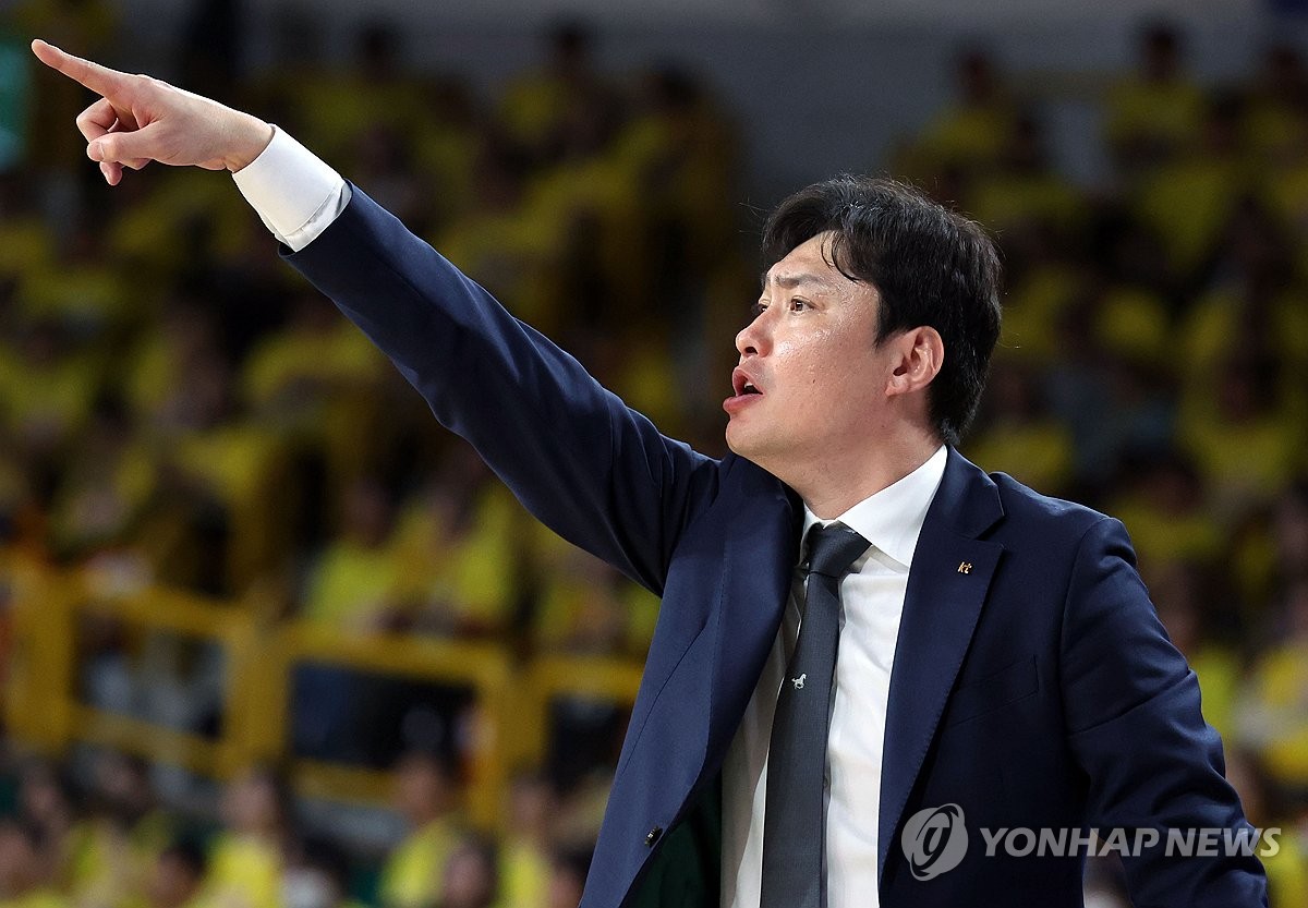 KT 송영진 감독 'PO 이제 시작이다' | 연합뉴스
