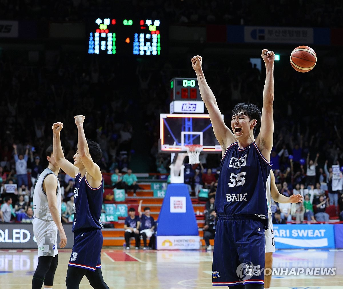 KCC, 홈에서 KT 제압 | 연합뉴스