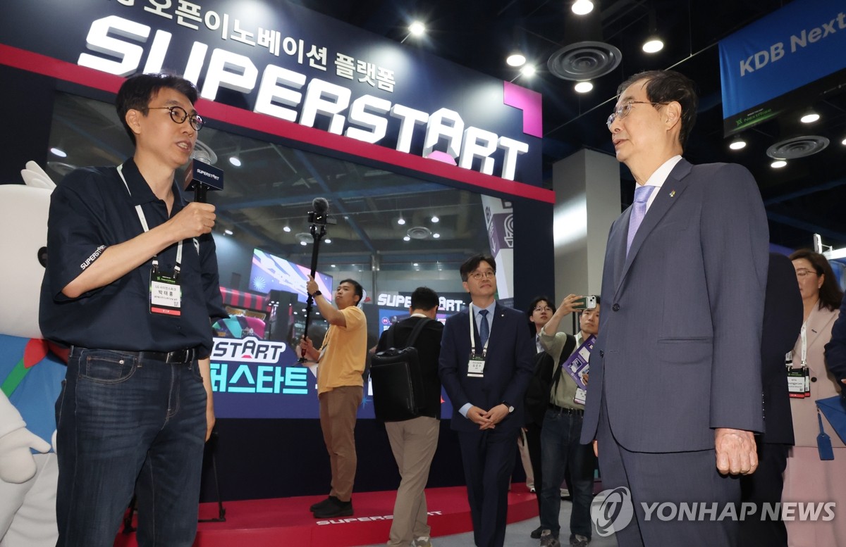 'Next Rise 2024 서울' 행사장 돌아보는 한총리 | 연합뉴스