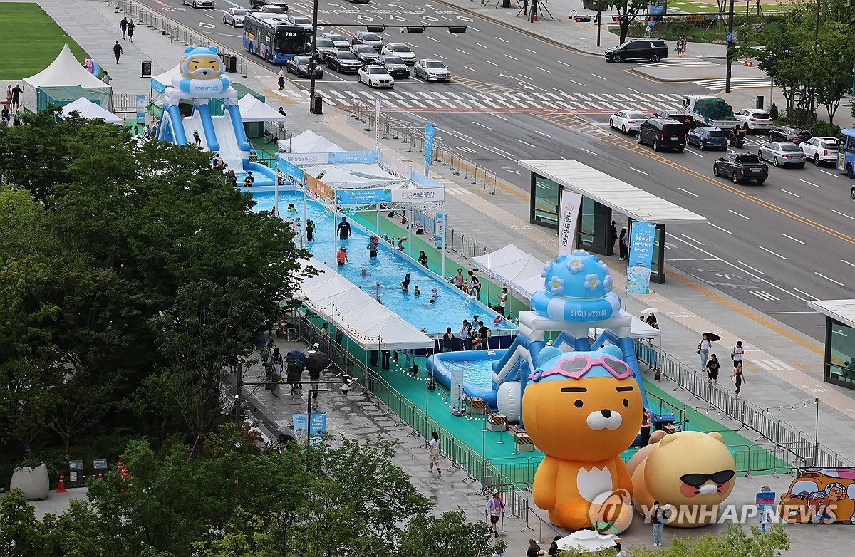 차량 돌진하면 대형 사고…광화문광장에 볼라드·석재화분 설치 | 연합뉴스