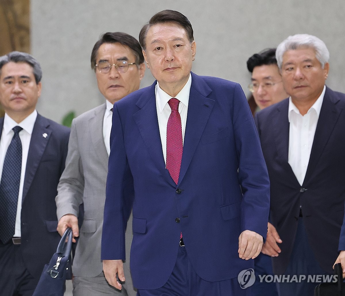 Loi martiale : le procureur spécial demande un mandat d'arrêt contre Yoon | AGENCE DE PRESSE YONHAP